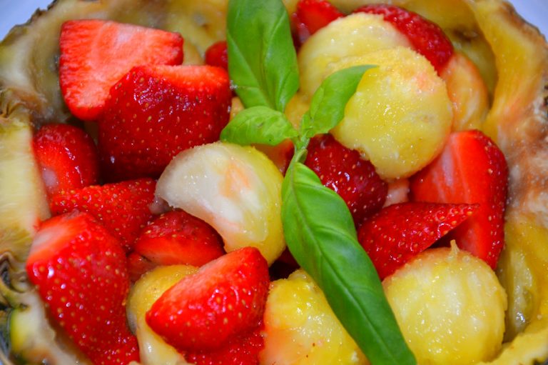 Receita Salada de Morangos com Abacaxi - Ingredientes